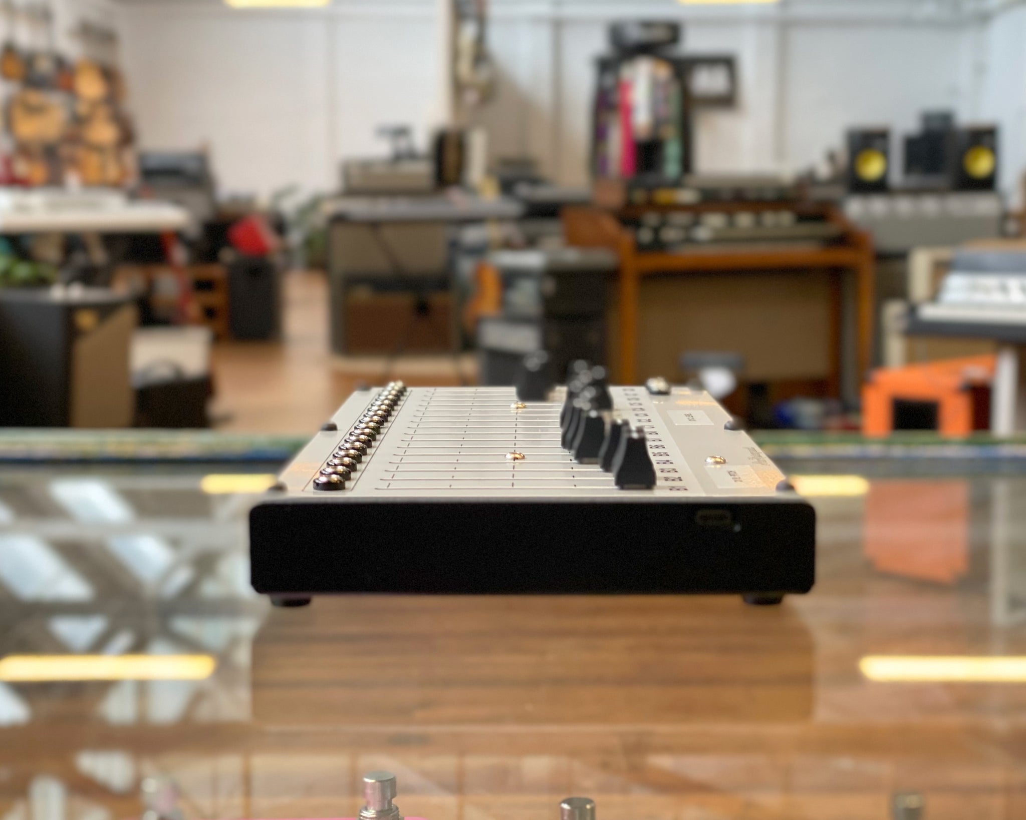 AtoVProject 16N Rework Faderbank – Found Sound