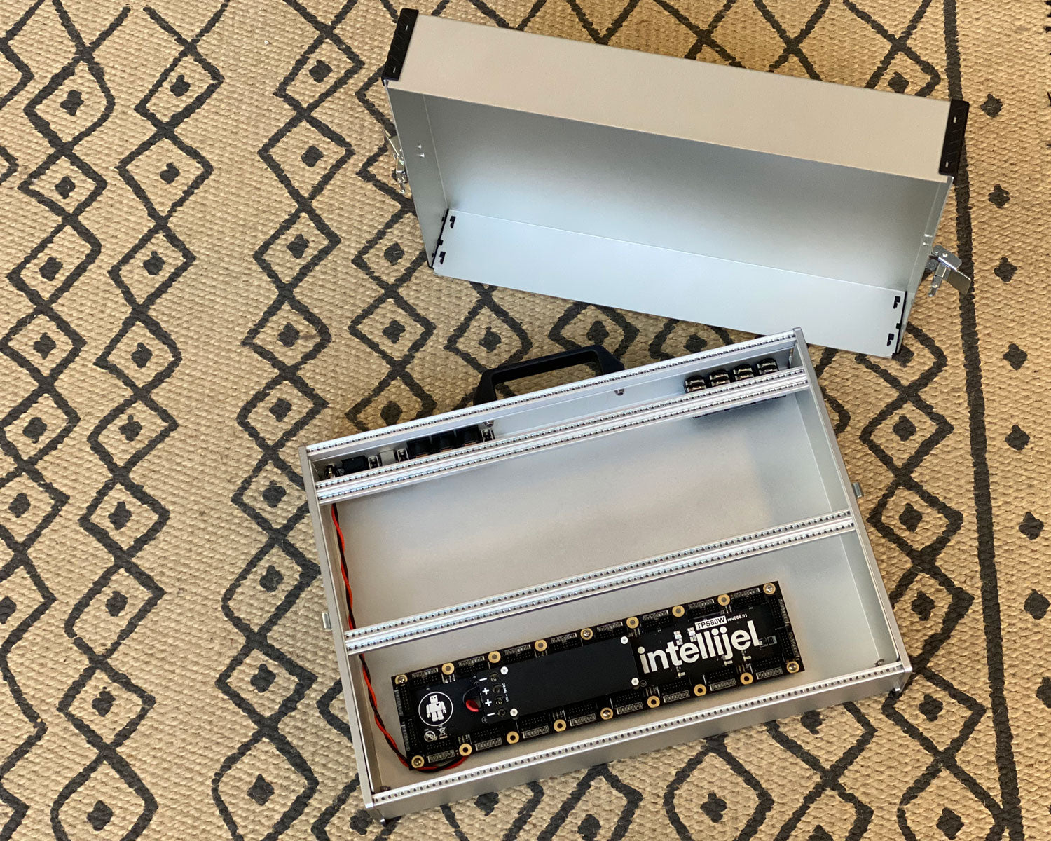 Intellijel 7U Performance Case 2x3U & 1x1U 84HP - Silver (w/ gig bag ...