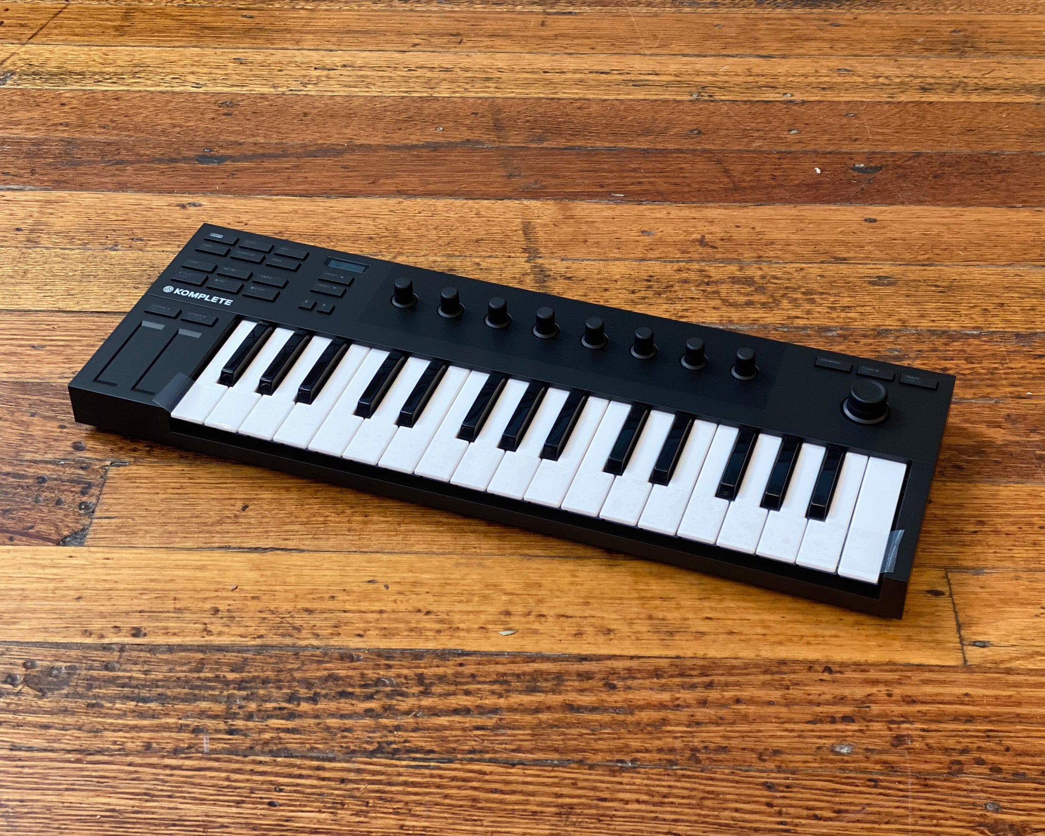 Native Instruments Komplete Kontrol M32 – Found Sound