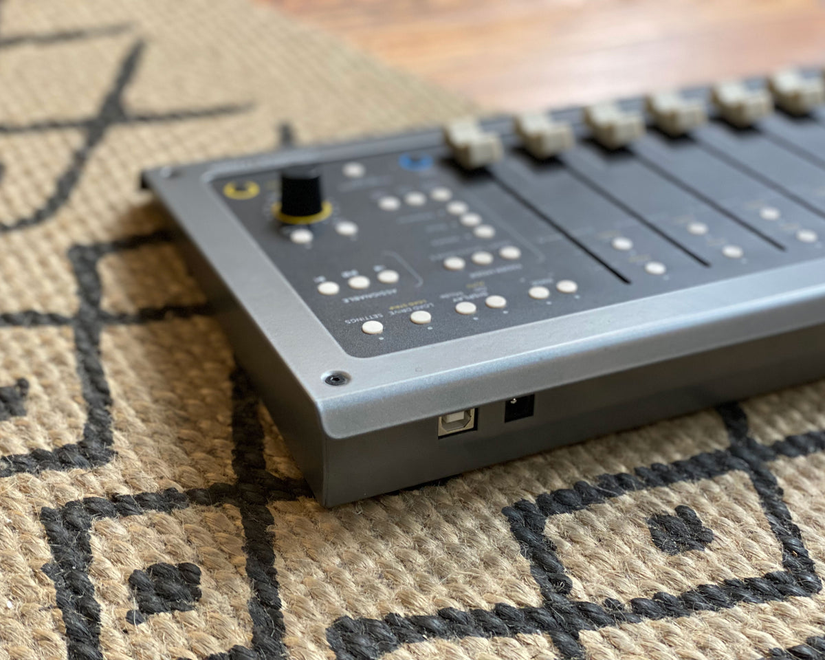 Softube Console 1 Fader Motorised 10-Fader Mixer – Found Sound