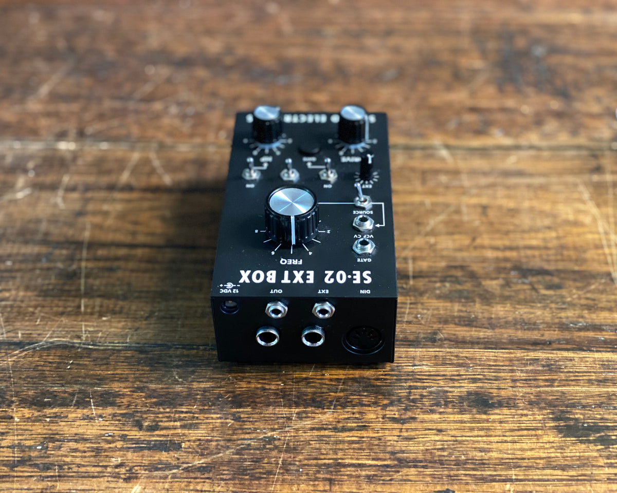 Studio Electronics SE-02 EXT Box – Found Sound