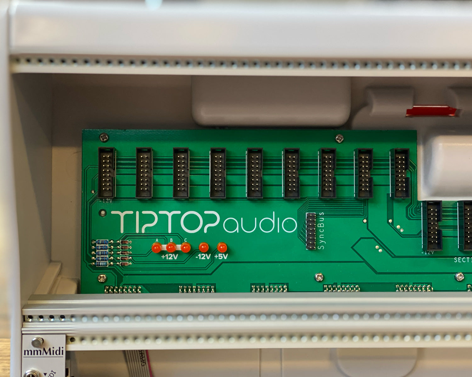 Tiptop Audio Mantis 2x104HP Eurorack Case (Red) – Found Sound