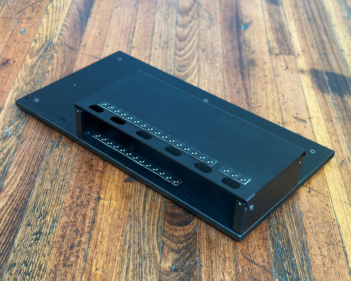 Vertex Tour Compact Pedalboard with TC2 Riser – Found Sound