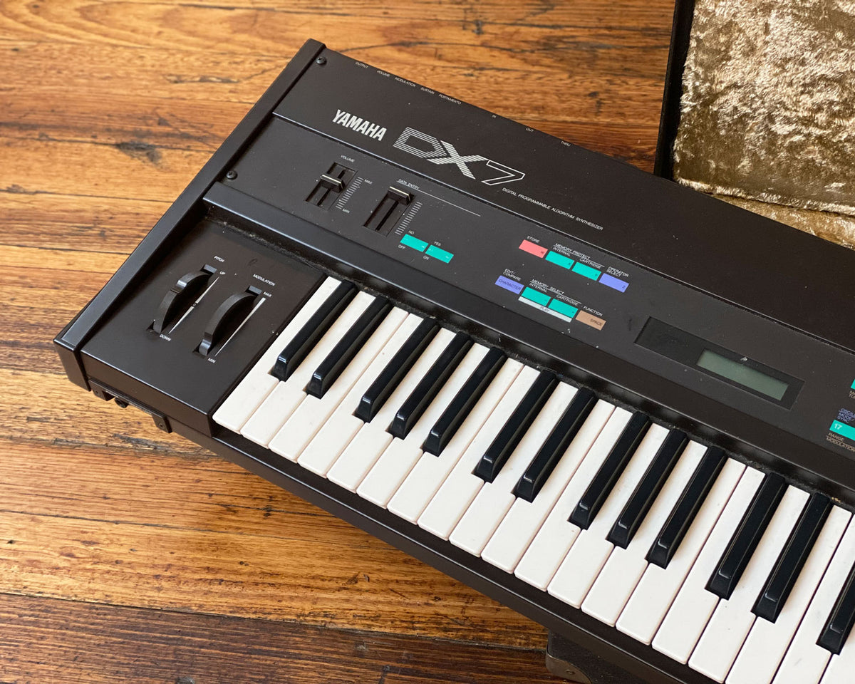 YAMAHA DX7 – Found Sound