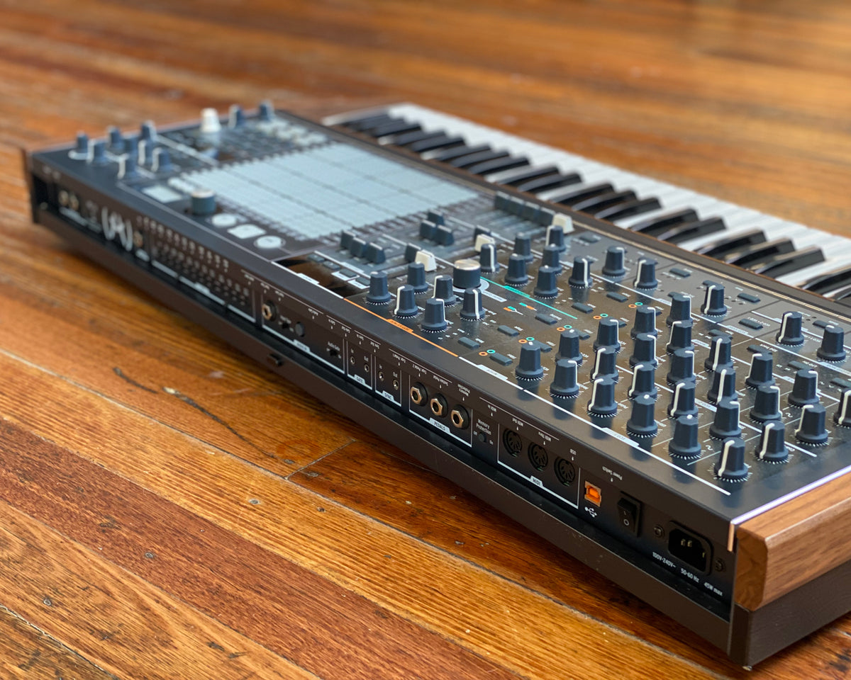 Arturia MatrixBrute w/ Flight Case – Found Sound
