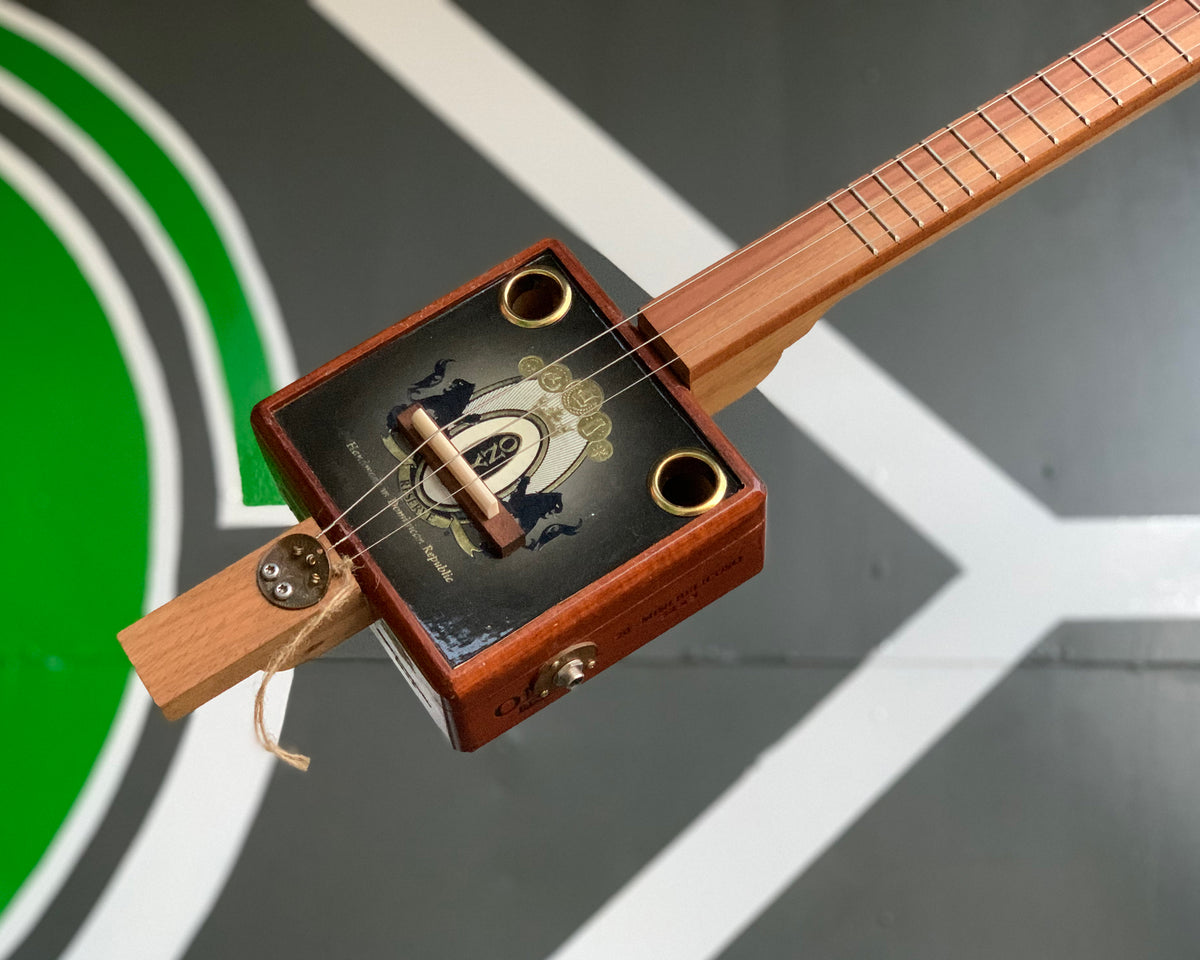- Cigar Box Guitar – Found Sound