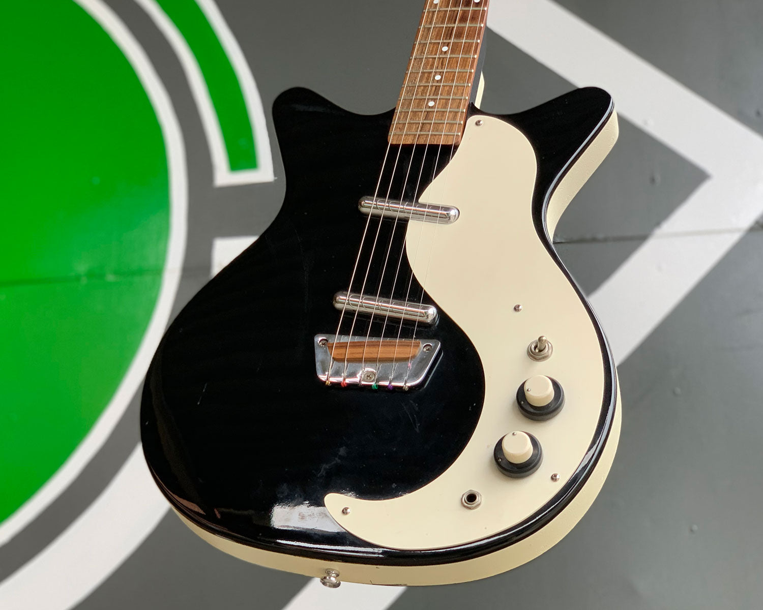 Danelectro DC59 – Found Sound