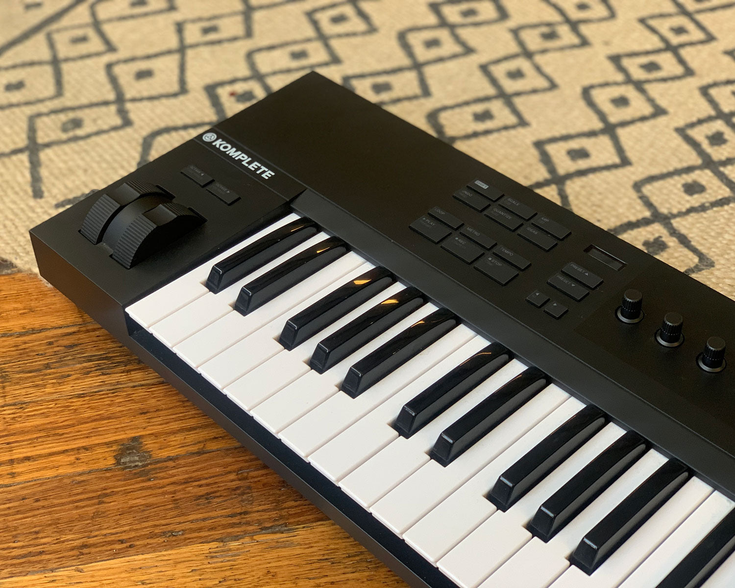 Native Instruments Komplete Kontrol A49 – Found Sound