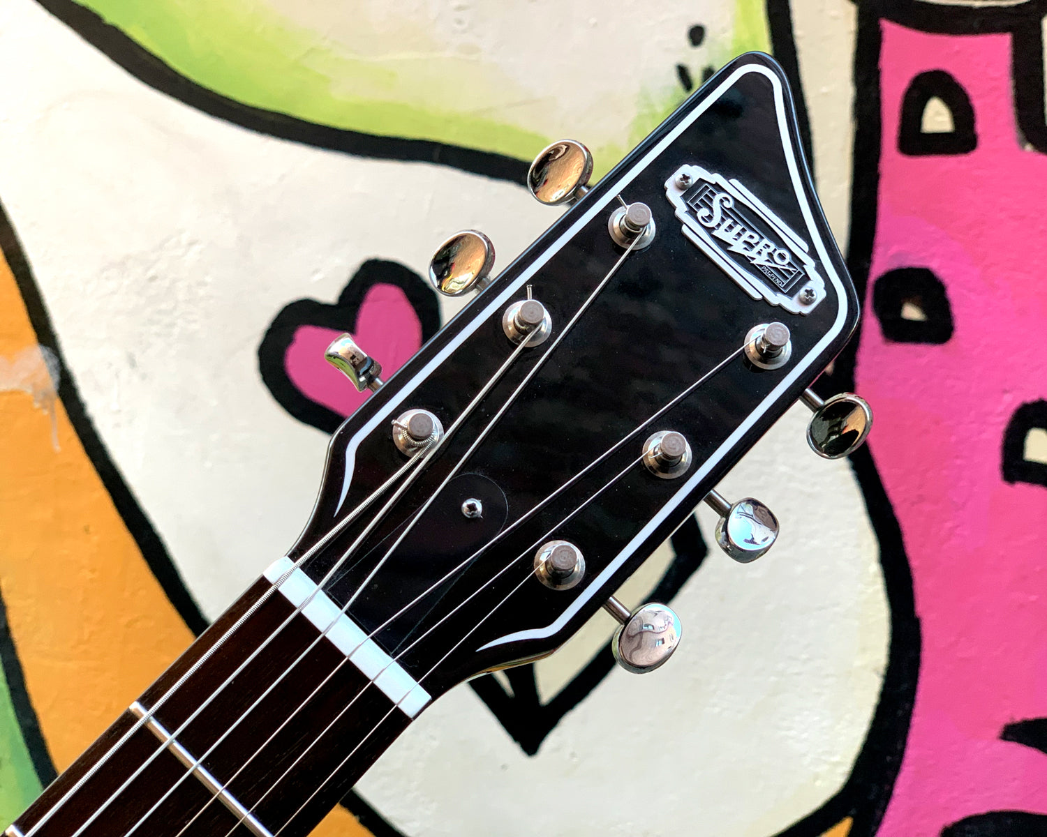 Supro Headstock Logo 2018 Supro David Bowie Dual Tone White > Guitars