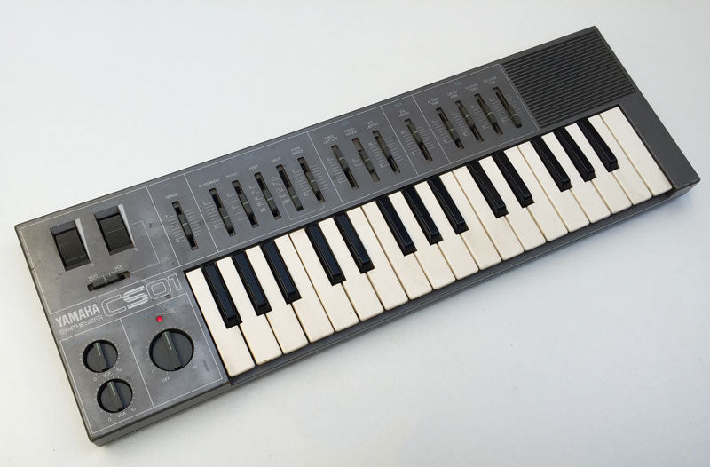YAMAHA CS01 Synthesizer – Found Sound